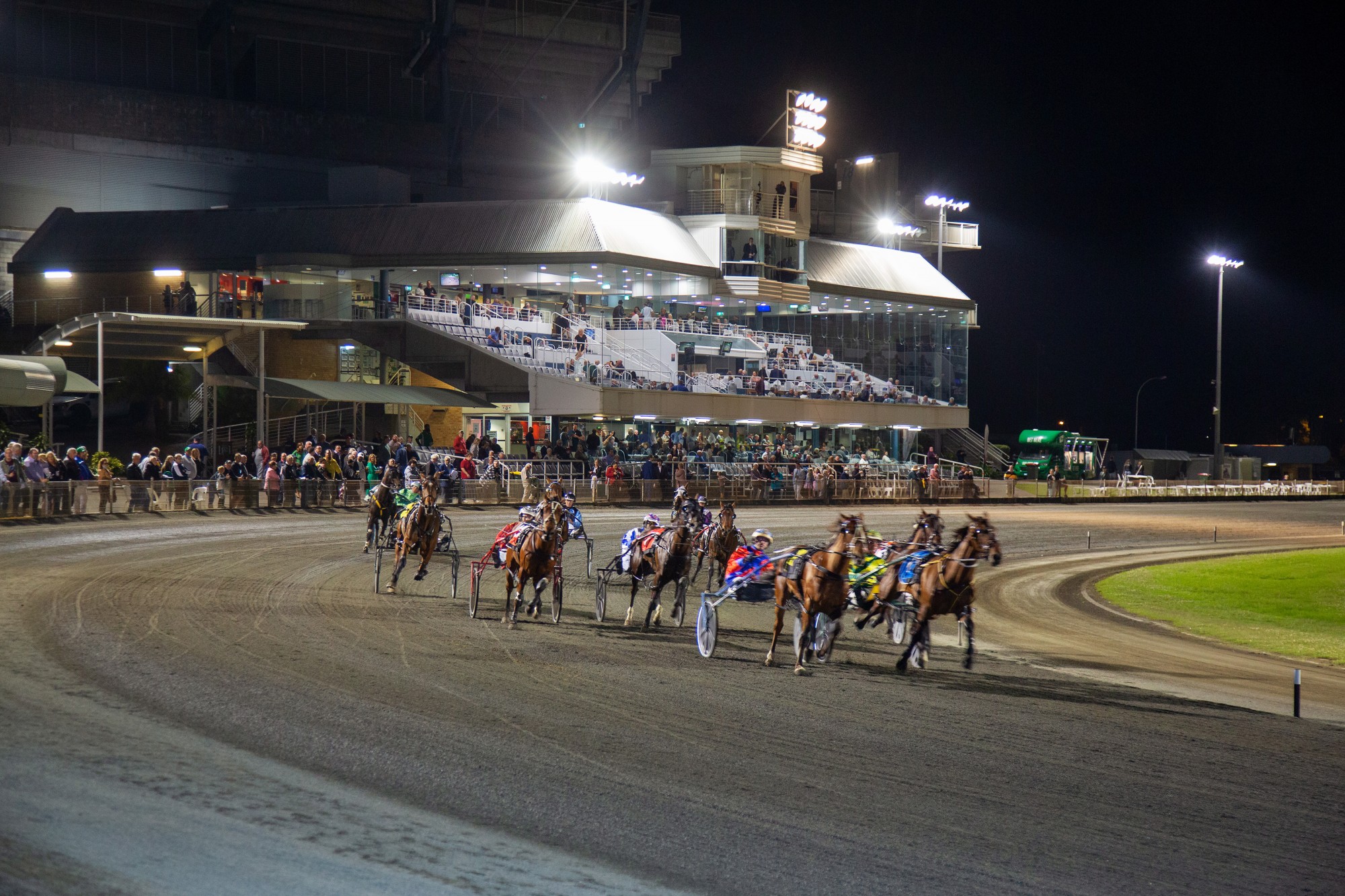 Friday Night Racing » Newcastle Harness Racing Club